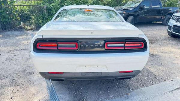 Balts Dodge Challenger 2019 Ukmergė, ar dzinēja tilpumu 5.65 L un nobraukumu 79 tūkst. km par 12999 €, foto 8 vietnē AUTOMOTO.COM.LV
