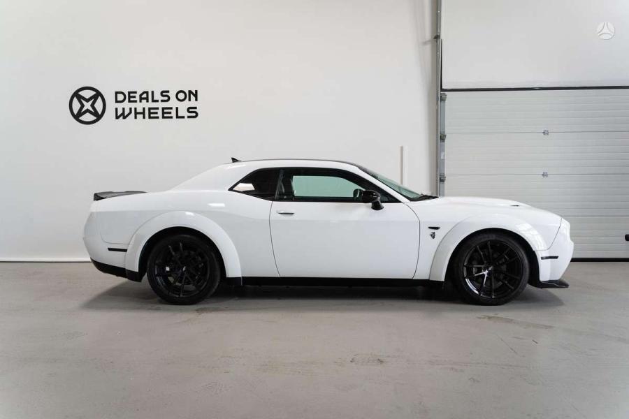 Balts Dodge Challenger 2019 Viļņa, ar dzinēja tilpumu 6.42 L un nobraukumu 54 tūkst. km par 45900 €, foto 4 vietnē AUTOMOTO.COM.LV
