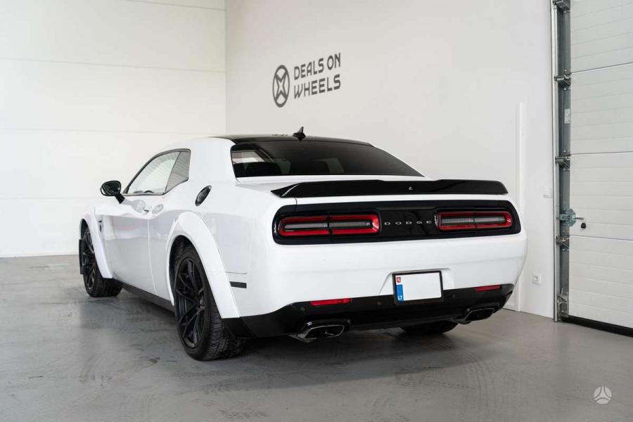 Balts Dodge Challenger 2019 Viļņa, ar dzinēja tilpumu 6.42 L un nobraukumu 54 tūkst. km par 45900 €, foto 6 vietnē AUTOMOTO.COM.LV
