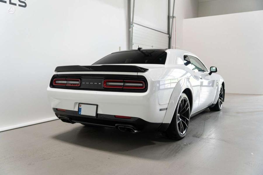 Balts Dodge Challenger 2019 Viļņa, ar dzinēja tilpumu 6.42 L un nobraukumu 54 tūkst. km par 45900 €, foto 7 vietnē AUTOMOTO.COM.LV