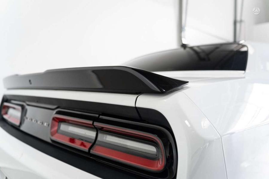 Balts Dodge Challenger 2019 Viļņa, ar dzinēja tilpumu 6.42 L un nobraukumu 54 tūkst. km par 45900 €, foto 8 vietnē AUTOMOTO.COM.LV