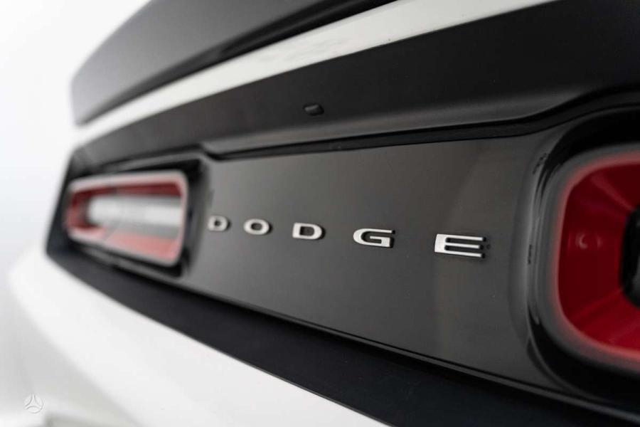 Balts Dodge Challenger 2019 Viļņa, ar dzinēja tilpumu 6.42 L un nobraukumu 54 tūkst. km par 45900 €, foto 14 vietnē AUTOMOTO.COM.LV