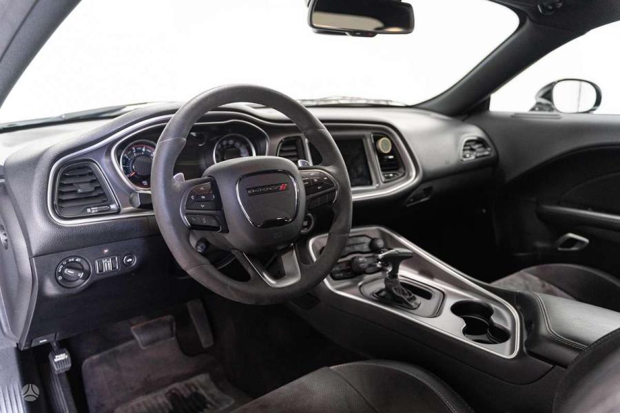 Balts Dodge Challenger 2019 Viļņa, ar dzinēja tilpumu 6.42 L un nobraukumu 54 tūkst. km par 45900 €, foto 17 vietnē AUTOMOTO.COM.LV