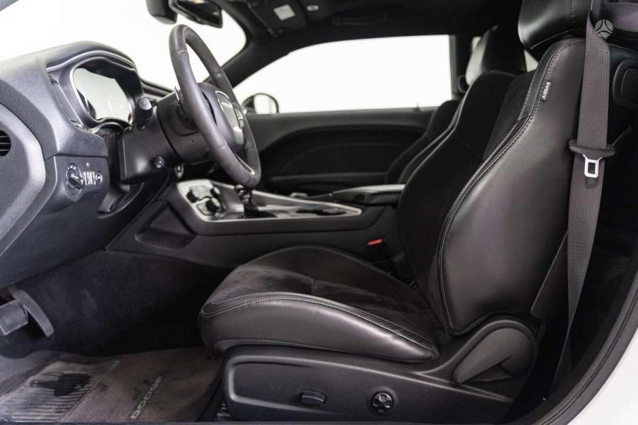 Balts Dodge Challenger 2019 Viļņa, ar dzinēja tilpumu 6.42 L un nobraukumu 54 tūkst. km par 45900 €, foto 18 vietnē AUTOMOTO.COM.LV