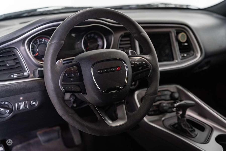 Balts Dodge Challenger 2019 Viļņa, ar dzinēja tilpumu 6.42 L un nobraukumu 54 tūkst. km par 45900 €, foto 21 vietnē AUTOMOTO.COM.LV