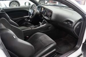 Balts Dodge Challenger 2019 Viļņa, ar dzinēja tilpumu 6.42 L un nobraukumu 54 tūkst. km par 45900 €, foto 23 vietnē AUTOMOTO.COM.LV