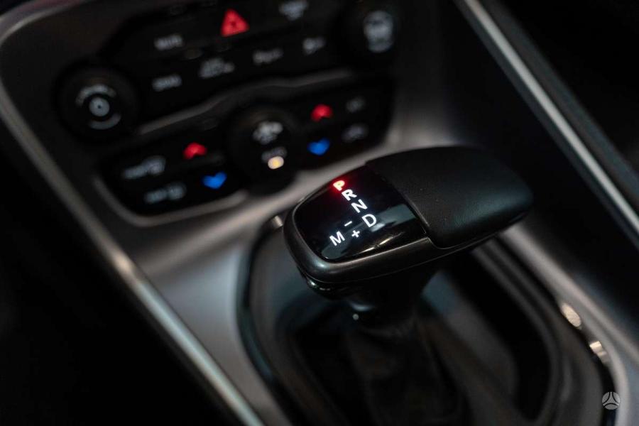 Balts Dodge Challenger 2019 Viļņa, ar dzinēja tilpumu 6.42 L un nobraukumu 54 tūkst. km par 45900 €, foto 27 vietnē AUTOMOTO.COM.LV