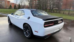 White Dodge Challenger 2020 in Klaipeda, with an engine capacity of 5.65 L and mileage of 41 thousand km for 30492 €, photo 3 on AUTOMOTO.COM.LV