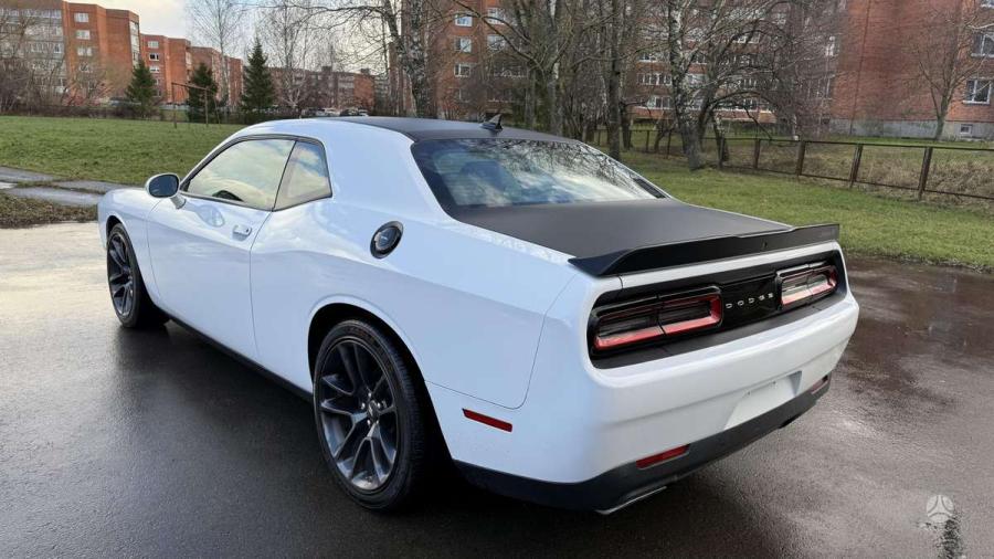 White Dodge Challenger 2020 in Klaipeda, with an engine capacity of 5.65 L and mileage of 41 thousand km for 30492 €, photo 3 on AUTOMOTO.COM.LV