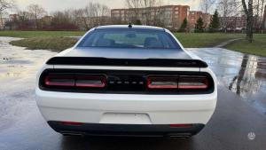 White Dodge Challenger 2020 in Klaipeda, with an engine capacity of 5.65 L and mileage of 41 thousand km for 30492 €, photo 4 on AUTOMOTO.COM.LV