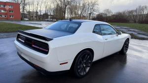 White Dodge Challenger 2020 in Klaipeda, with an engine capacity of 5.65 L and mileage of 41 thousand km for 30492 €, photo 5 on AUTOMOTO.COM.LV
