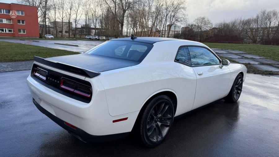 White Dodge Challenger 2020 in Klaipeda, with an engine capacity of 5.65 L and mileage of 41 thousand km for 30492 €, photo 5 on AUTOMOTO.COM.LV