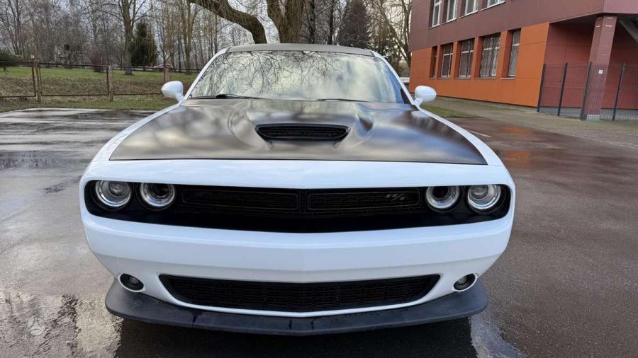 White Dodge Challenger 2020 in Klaipeda, with an engine capacity of 5.65 L and mileage of 41 thousand km for 30492 €, photo 8 on AUTOMOTO.COM.LV