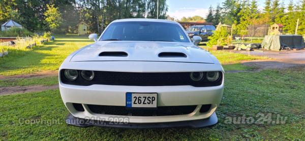 White Dodge Challenger 2020 in Tallinn, with an engine capacity of 5.70 L and mileage of 51 thousand km for 28900 €, photo 3 on AUTOMOTO.COM.LV