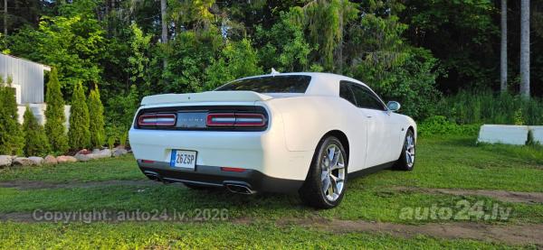 White Dodge Challenger 2020 in Tallinn, with an engine capacity of 5.70 L and mileage of 51 thousand km for 28900 €, photo 6 on AUTOMOTO.COM.LV