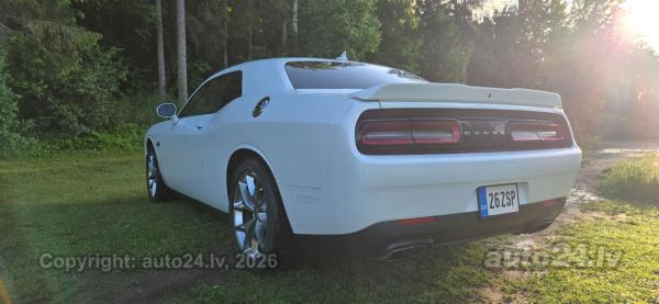 White Dodge Challenger 2020 in Tallinn, with an engine capacity of 5.70 L and mileage of 51 thousand km for 28900 €, photo 7 on AUTOMOTO.COM.LV