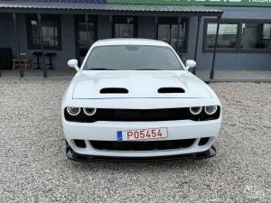 Balts Dodge Challenger 2021 Kretinga, ar dzinēja tilpumu 5.70 L un nobraukumu 88 tūkst. km par 22900 €, foto 4 vietnē AUTOMOTO.COM.LV
