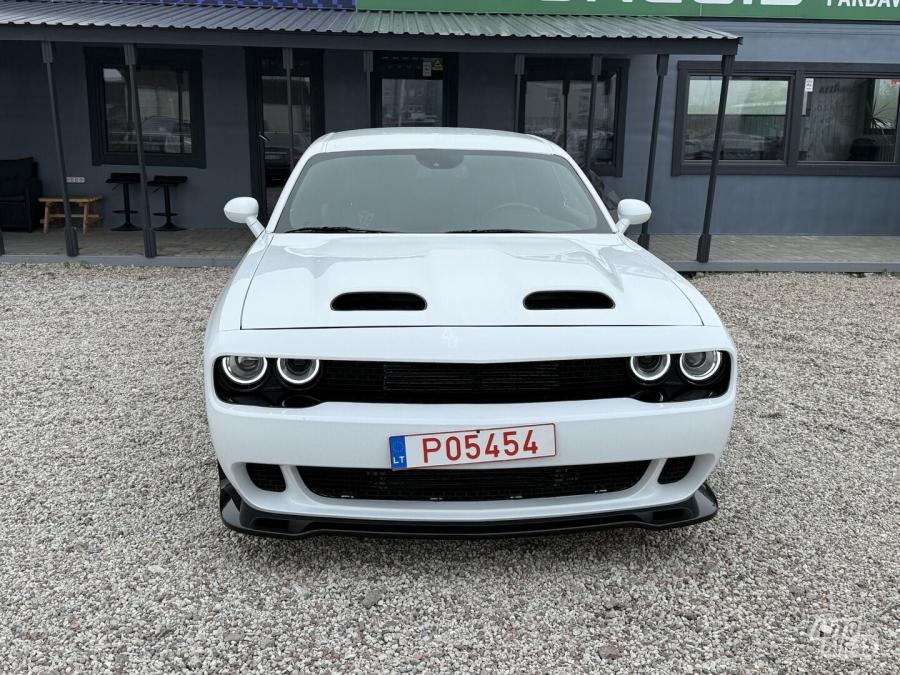 Balts Dodge Challenger 2021 Kretinga, ar dzinēja tilpumu 5.70 L un nobraukumu 88 tūkst. km par 22900 €, foto 4 vietnē AUTOMOTO.COM.LV