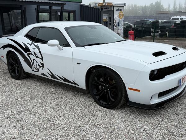 Balts Dodge Challenger 2021 Kretinga, ar dzinēja tilpumu 5.70 L un nobraukumu 88 tūkst. km par 22900 €, foto 4 vietnē AUTOMOTO.COM.LV