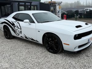Balts Dodge Challenger 2021 Kretinga, ar dzinēja tilpumu 5.70 L un nobraukumu 88 tūkst. km par 22900 €, foto 5 vietnē AUTOMOTO.COM.LV