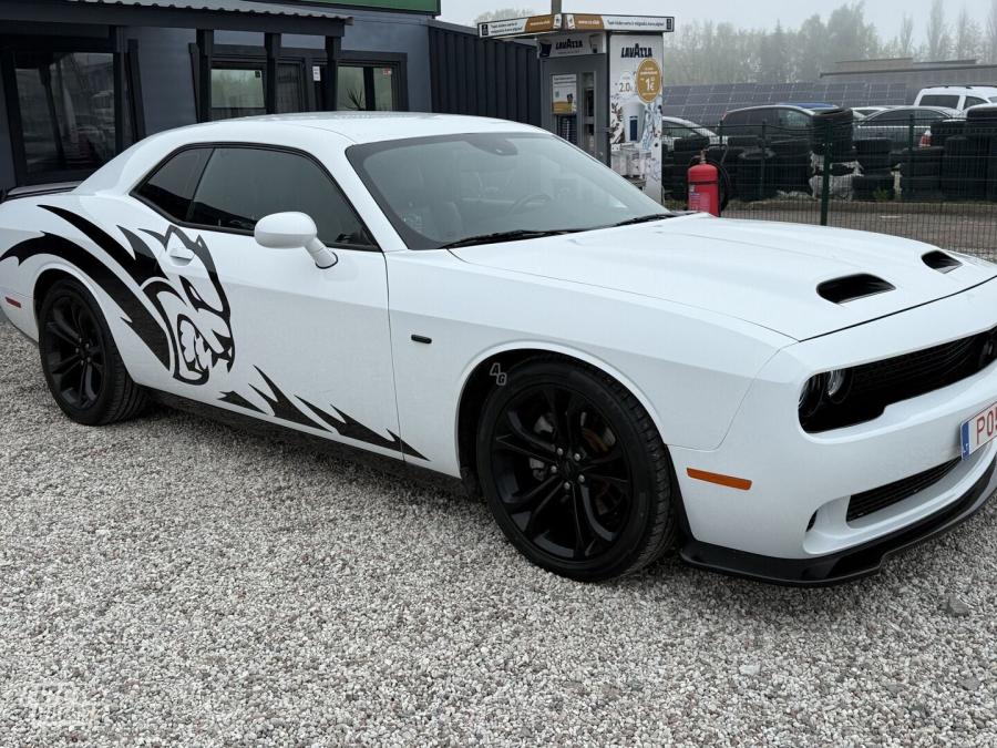 Balts Dodge Challenger 2021 Kretinga, ar dzinēja tilpumu 5.70 L un nobraukumu 88 tūkst. km par 22900 €, foto 5 vietnē AUTOMOTO.COM.LV