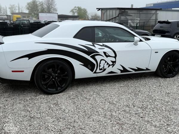 Balts Dodge Challenger 2021 Kretinga, ar dzinēja tilpumu 5.70 L un nobraukumu 88 tūkst. km par 22900 €, foto 5 vietnē AUTOMOTO.COM.LV