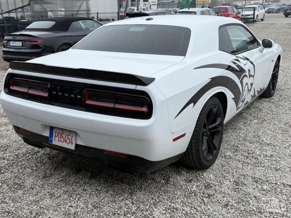 Balts Dodge Challenger 2021 Kretinga, ar dzinēja tilpumu 5.70 L un nobraukumu 88 tūkst. km par 22900 €, foto 6 vietnē AUTOMOTO.COM.LV