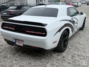Balts Dodge Challenger 2021 Kretinga, ar dzinēja tilpumu 5.70 L un nobraukumu 88 tūkst. km par 22900 €, foto 7 vietnē AUTOMOTO.COM.LV