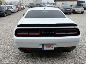 Balts Dodge Challenger 2021 Kretinga, ar dzinēja tilpumu 5.70 L un nobraukumu 88 tūkst. km par 22900 €, foto 8 vietnē AUTOMOTO.COM.LV