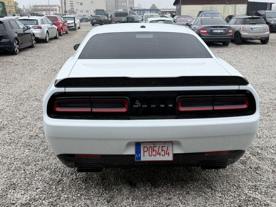 Balts Dodge Challenger 2021 Kretinga, ar dzinēja tilpumu 5.70 L un nobraukumu 88 tūkst. km par 22900 €, foto 8 vietnē AUTOMOTO.COM.LV
