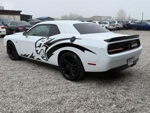 Balts Dodge Challenger 2021 Kretinga, ar dzinēja tilpumu 5.70 L un nobraukumu 88 tūkst. km par 22900 €, foto 9 vietnē AUTOMOTO.COM.LV