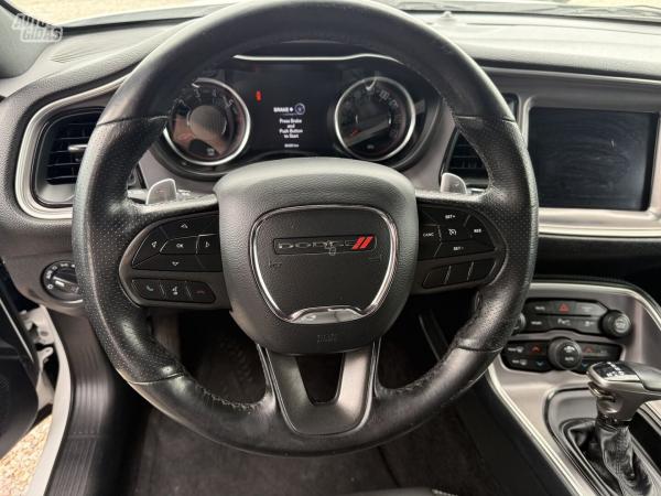 Balts Dodge Challenger 2021 Kretinga, ar dzinēja tilpumu 5.70 L un nobraukumu 88 tūkst. km par 22900 €, foto 10 vietnē AUTOMOTO.COM.LV