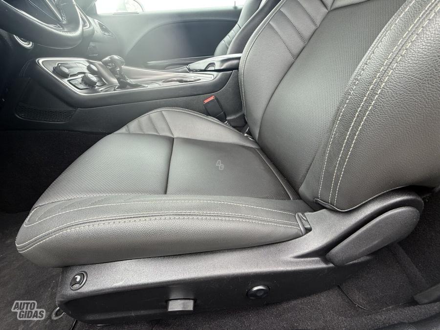 Balts Dodge Challenger 2021 Kretinga, ar dzinēja tilpumu 5.70 L un nobraukumu 88 tūkst. km par 22900 €, foto 15 vietnē AUTOMOTO.COM.LV