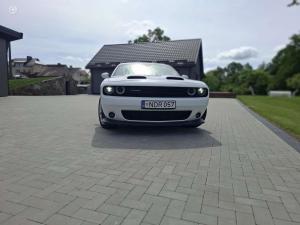 Balts Dodge Challenger 2022 Telšiai, ar dzinēja tilpumu 3.60 L un nobraukumu 73 tūkst. km par 17500 €, foto 3 vietnē AUTOMOTO.COM.LV