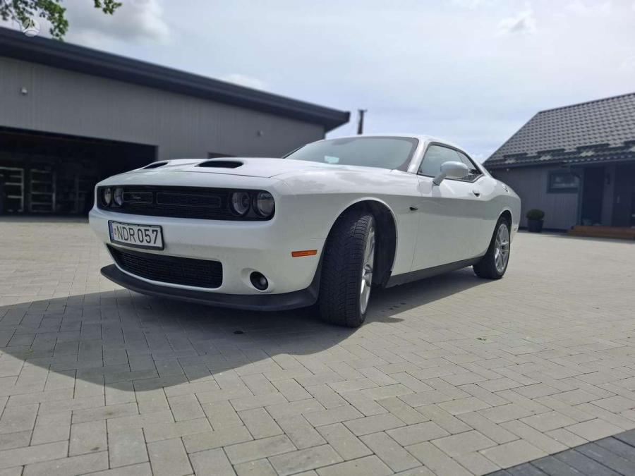 Balts Dodge Challenger 2022 Telšiai, ar dzinēja tilpumu 3.60 L un nobraukumu 73 tūkst. km par 17500 €, foto 4 vietnē AUTOMOTO.COM.LV