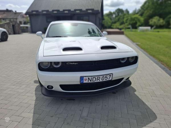 Balts Dodge Challenger 2022 Telšiai, ar dzinēja tilpumu 3.60 L un nobraukumu 73 tūkst. km par 17500 €, foto 4 vietnē AUTOMOTO.COM.LV