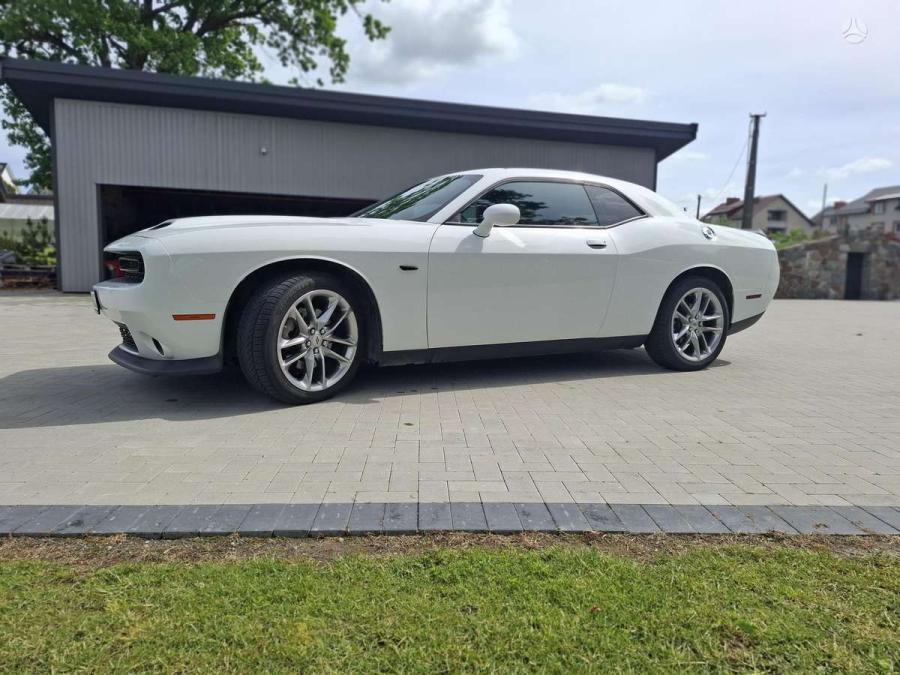 Balts Dodge Challenger 2022 Telšiai, ar dzinēja tilpumu 3.60 L un nobraukumu 73 tūkst. km par 17500 €, foto 6 vietnē AUTOMOTO.COM.LV