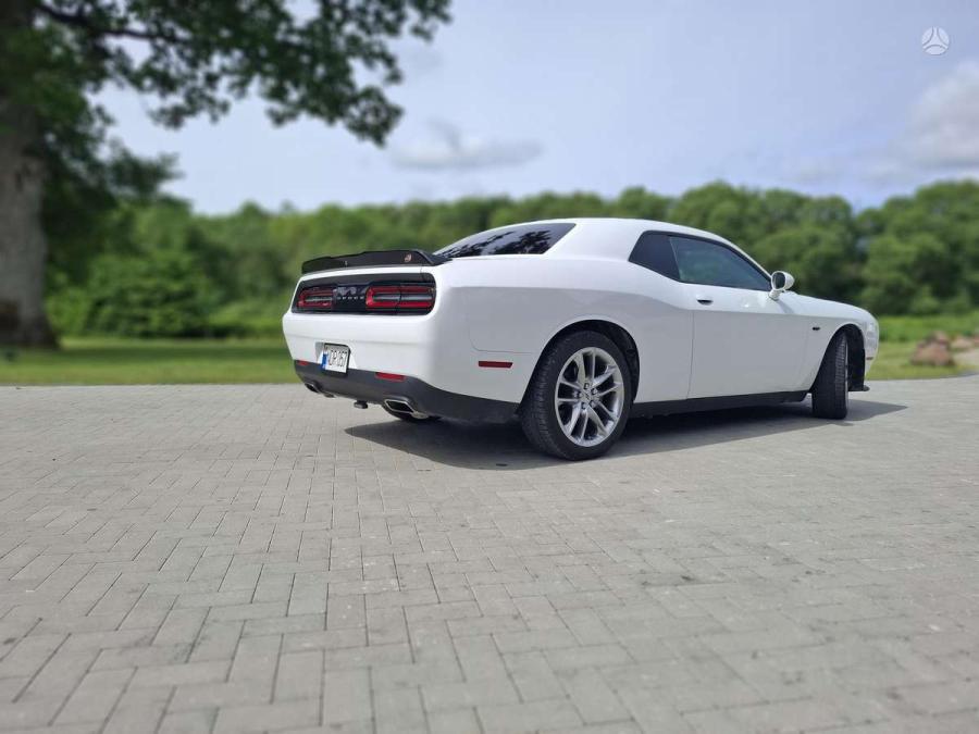 Balts Dodge Challenger 2022 Telšiai, ar dzinēja tilpumu 3.60 L un nobraukumu 73 tūkst. km par 17500 €, foto 9 vietnē AUTOMOTO.COM.LV