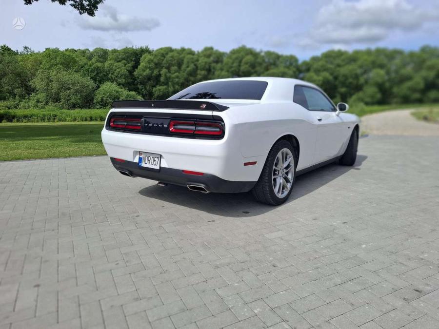 Balts Dodge Challenger 2022 Telšiai, ar dzinēja tilpumu 3.60 L un nobraukumu 73 tūkst. km par 17500 €, foto 10 vietnē AUTOMOTO.COM.LV
