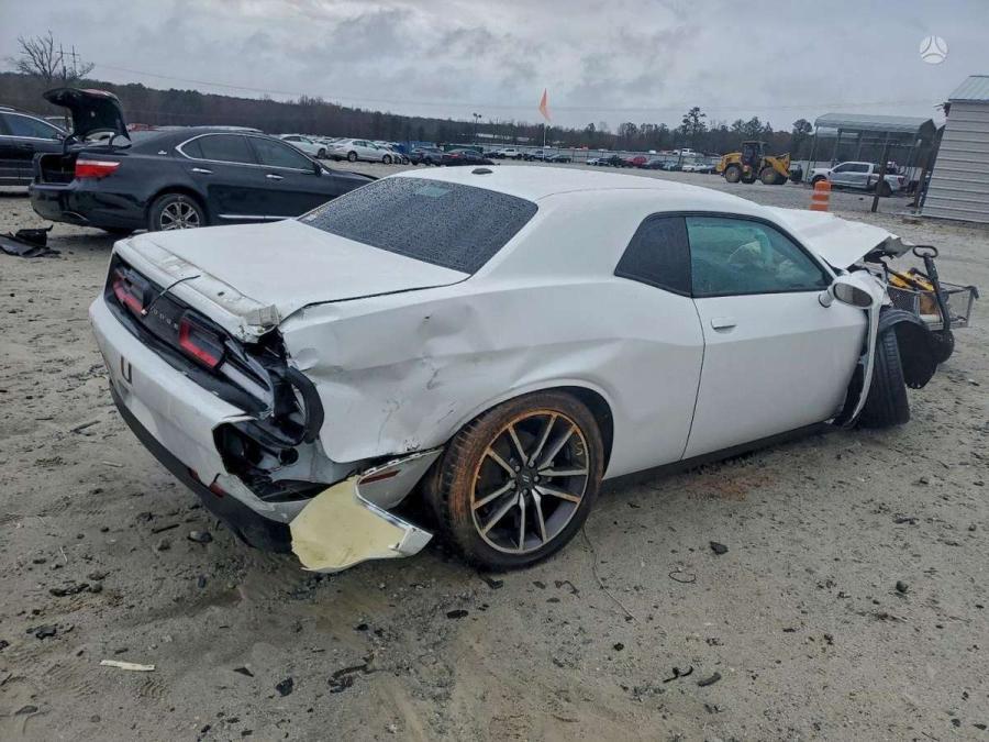 Balts Dodge Challenger 2023 Elektrėnai, ar dzinēja tilpumu 5.65 L un nobraukumu 19 tūkst. km par 5900 €, foto 3 vietnē AUTOMOTO.COM.LV