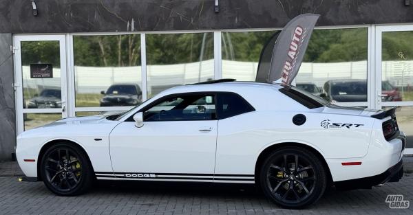 Balts Dodge Challenger 2023 Radviliškis, ar dzinēja tilpumu 5.70 L un nobraukumu 12 tūkst. km par 29500 €, foto 9 vietnē AUTOMOTO.COM.LV