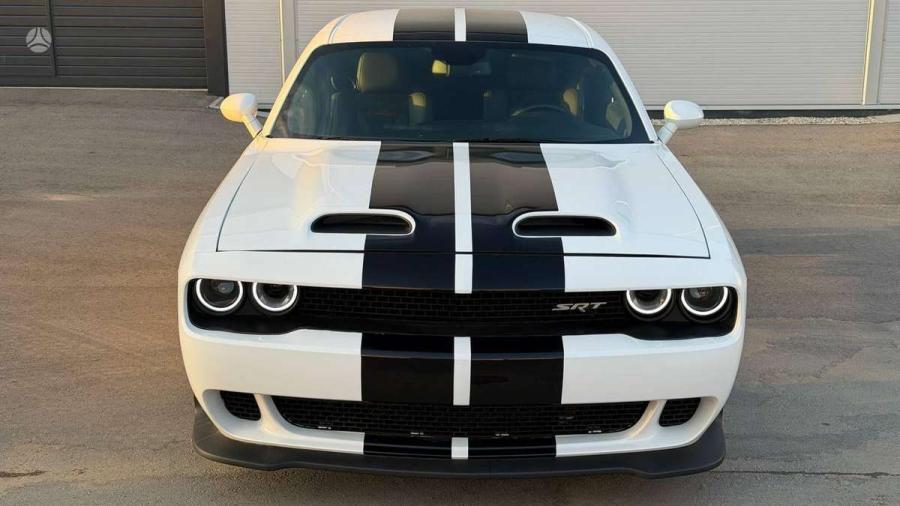 Balts Dodge Challenger 2023 Klaipėda, ar dzinēja tilpumu 5.65 L un nobraukumu 61 tūkst. km par 27900 €, foto 8 vietnē AUTOMOTO.COM.LV