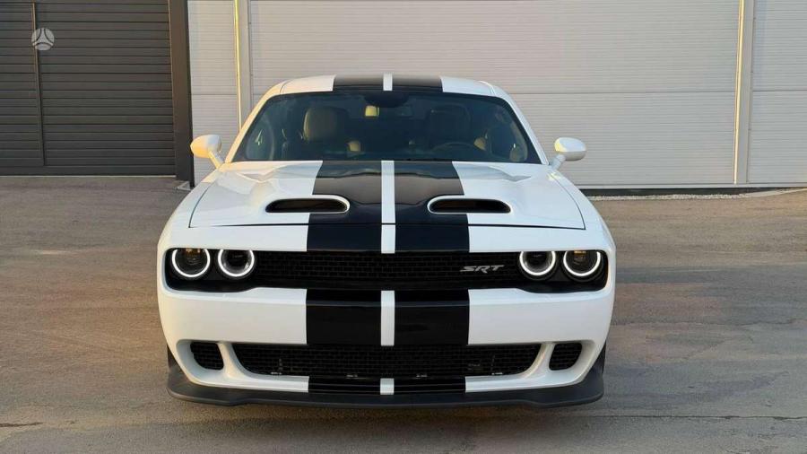 Balts Dodge Challenger 2023 Klaipėda, ar dzinēja tilpumu 5.65 L un nobraukumu 61 tūkst. km par 27900 €, foto 9 vietnē AUTOMOTO.COM.LV