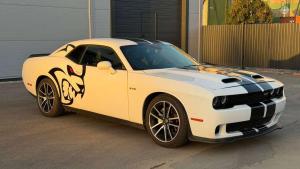Balts Dodge Challenger 2023 Klaipėda, ar dzinēja tilpumu 5.65 L un nobraukumu 61 tūkst. km par 27900 €, foto 12 vietnē AUTOMOTO.COM.LV