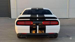 Balts Dodge Challenger 2023 Klaipėda, ar dzinēja tilpumu 5.65 L un nobraukumu 61 tūkst. km par 27900 €, foto 20 vietnē AUTOMOTO.COM.LV