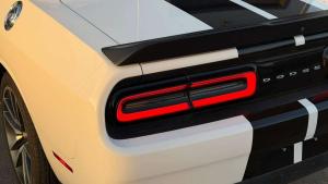Balts Dodge Challenger 2023 Klaipėda, ar dzinēja tilpumu 5.65 L un nobraukumu 61 tūkst. km par 27900 €, foto 24 vietnē AUTOMOTO.COM.LV