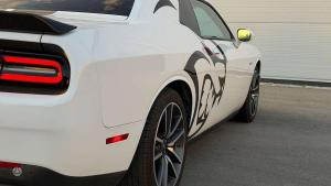 Balts Dodge Challenger 2023 Klaipėda, ar dzinēja tilpumu 5.65 L un nobraukumu 61 tūkst. km par 27900 €, foto 27 vietnē AUTOMOTO.COM.LV