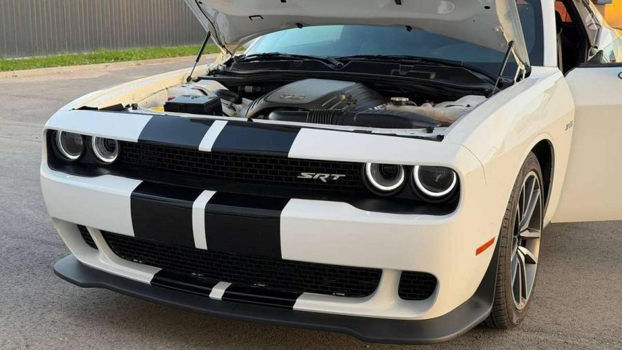 Balts Dodge Challenger 2023 Klaipėda, ar dzinēja tilpumu 5.65 L un nobraukumu 61 tūkst. km par 27900 €, foto 42 vietnē AUTOMOTO.COM.LV