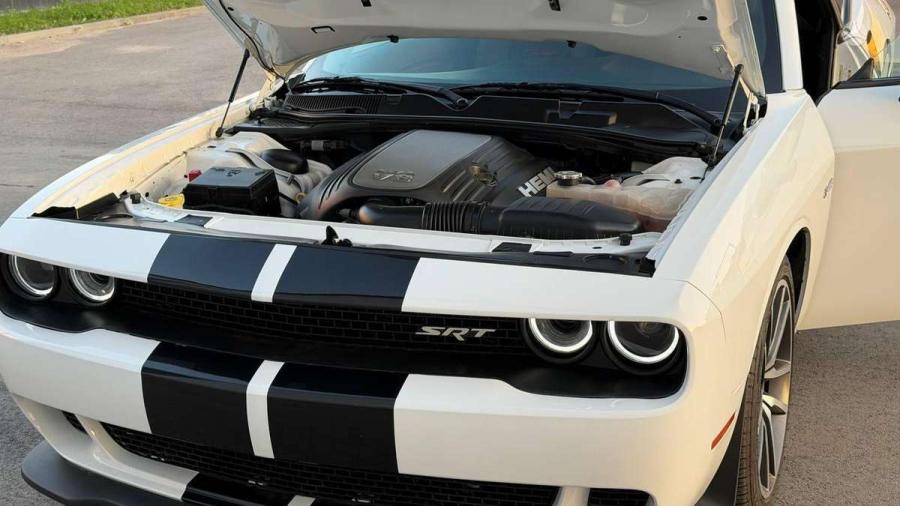 Balts Dodge Challenger 2023 Klaipėda, ar dzinēja tilpumu 5.65 L un nobraukumu 61 tūkst. km par 27900 €, foto 43 vietnē AUTOMOTO.COM.LV