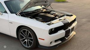 Balts Dodge Challenger 2023 Klaipėda, ar dzinēja tilpumu 5.65 L un nobraukumu 61 tūkst. km par 27900 €, foto 45 vietnē AUTOMOTO.COM.LV